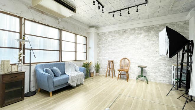 【西梅田駅徒歩3分】撮影スタジオ◆ スタジオファシル ◆撮影小物充実/メイクスペース/背景充実/リッツカールトン裏にオープンの写真2