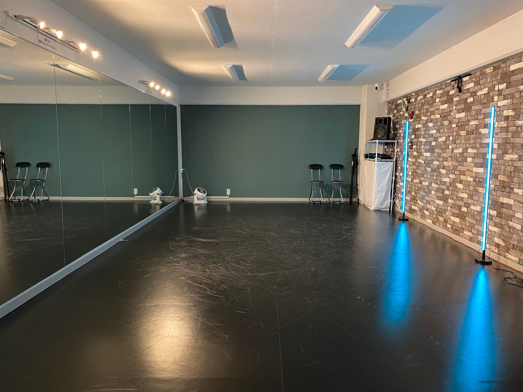 柏駅から1駅！新柏駅から徒歩30秒のダンススタジオ！おしゃれな内装と照明でSNS映え間違いなし！の写真5