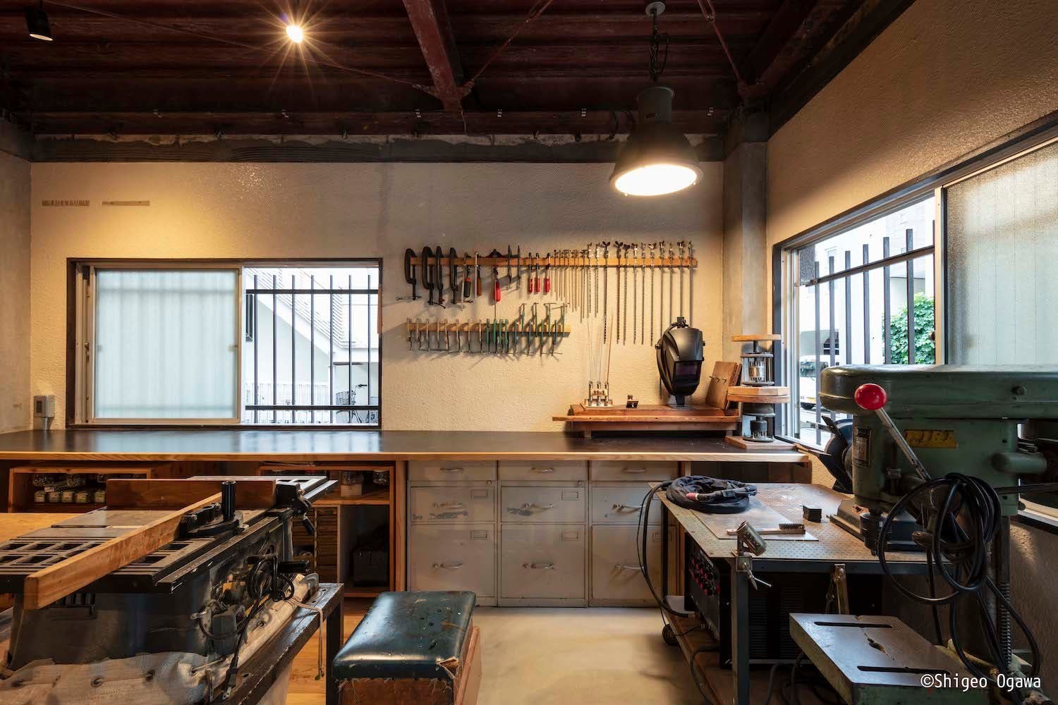 旧町工場を改修したインダストリアルなコワーキングカフェの写真7