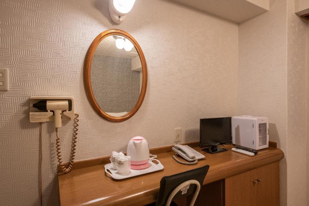 ［京急川崎駅徒歩10分］ホテルの１室をワークスペースに！冷蔵庫、電気ケトル、電子レンジ完備！ホットコーヒーおかわり自由の写真2