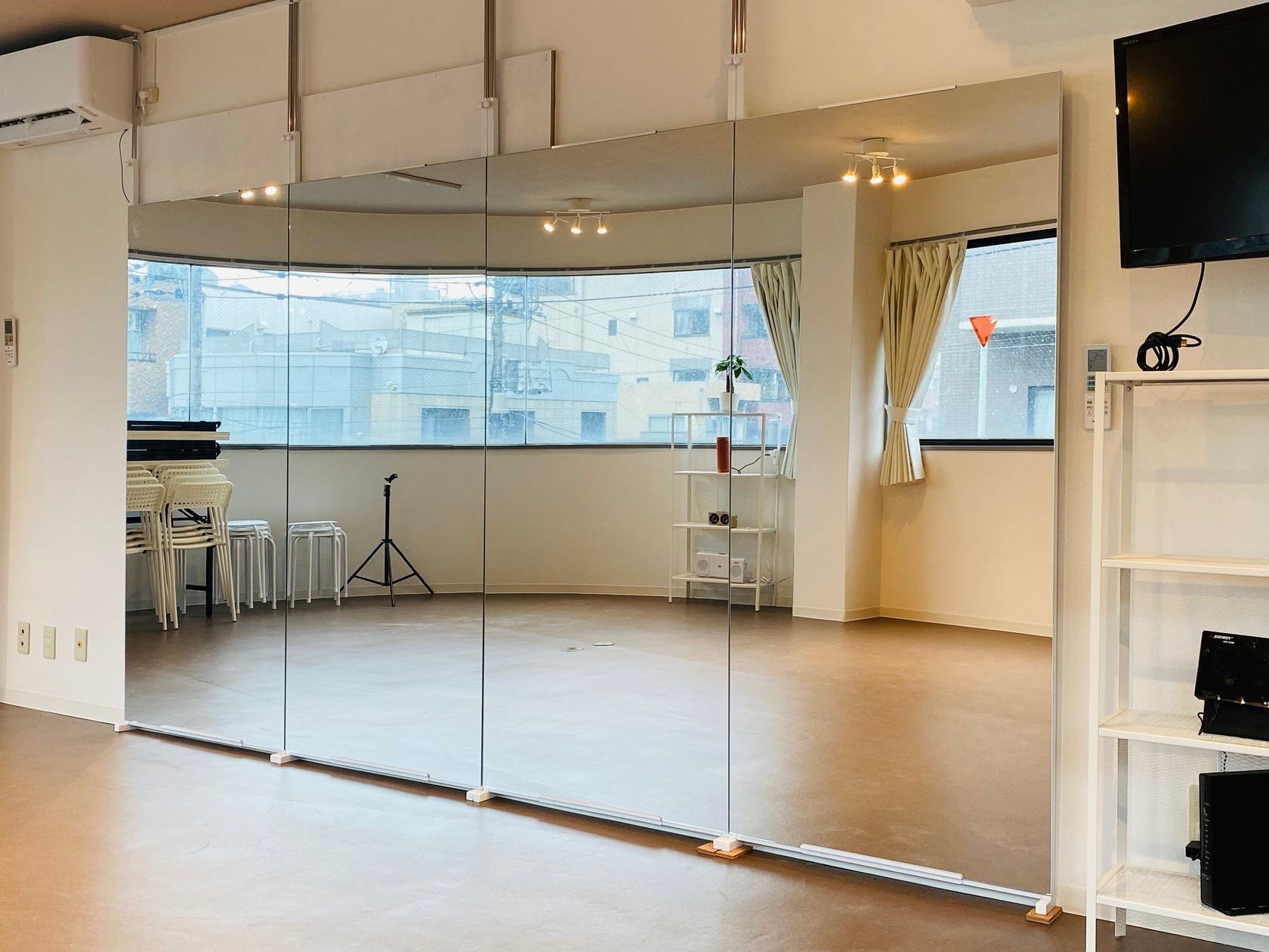 【東十条駅徒歩5分】ダンスのできるレンタルスペース　会議室としても⭕️Wi-fi他備品は利用無料✨ダンス〜6名・着席〜20名の写真5
