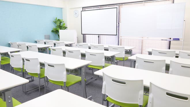 8/10エアコン新調♪《RIVERLD神田》神田駅2分/最大32名/光回線WiFi無料/静かで明るい会議室の写真1