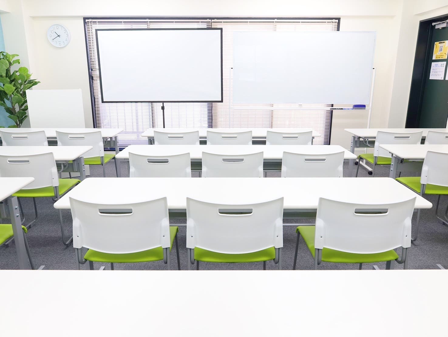  8/10エアコン新調♪《RIVERLD神田》神田駅2分/最大32名/光回線WiFi無料/静かで明るい会議室の写真2