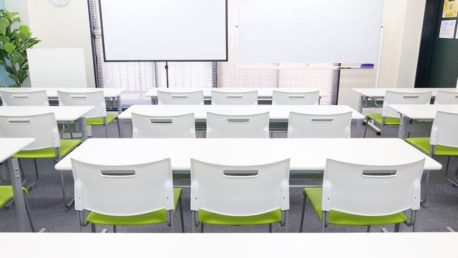 8/10エアコン新調♪《RIVERLD神田》神田駅2分/最大32名/光回線WiFi無料/静かで明るい会議室の写真2