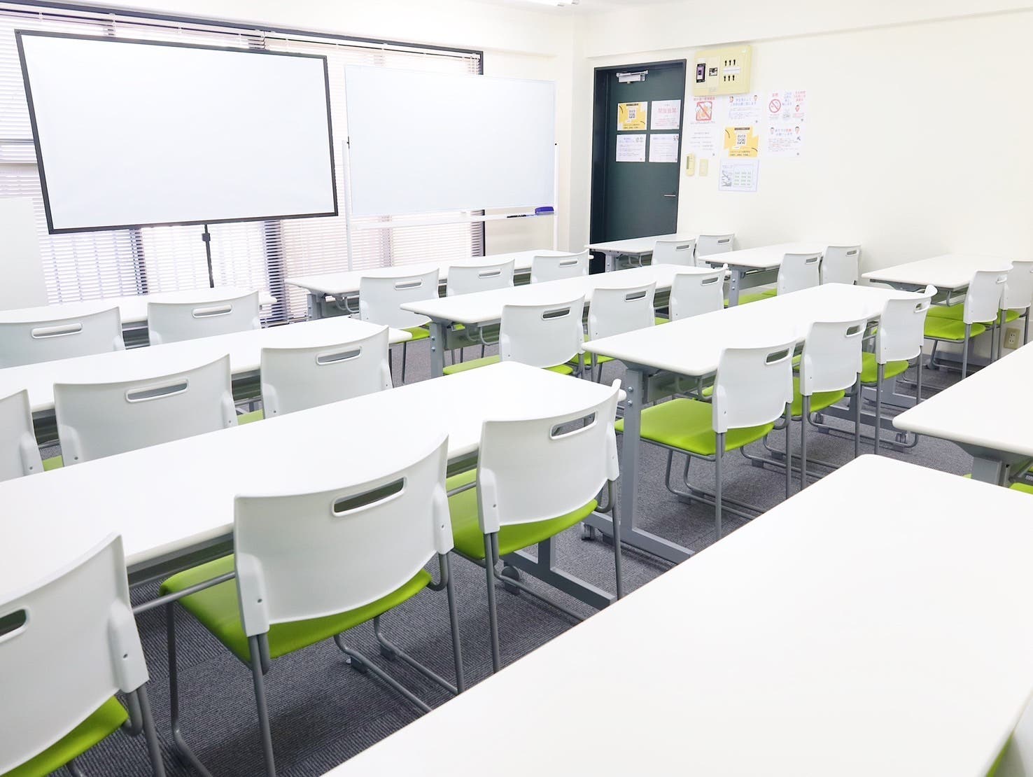  8/10エアコン新調♪《RIVERLD神田》神田駅2分/最大32名/光回線WiFi無料/静かで明るい会議室の写真3