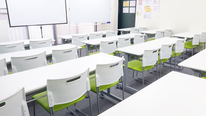 8/10エアコン新調♪《RIVERLD神田》神田駅2分/最大32名/光回線WiFi無料/静かで明るい会議室の写真3