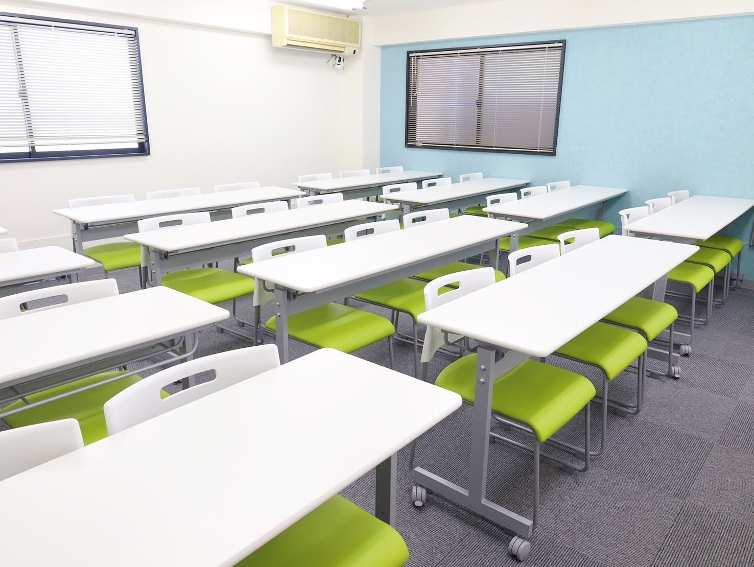  8/10エアコン新調♪《RIVERLD神田》神田駅2分/最大32名/光回線WiFi無料/静かで明るい会議室の写真4