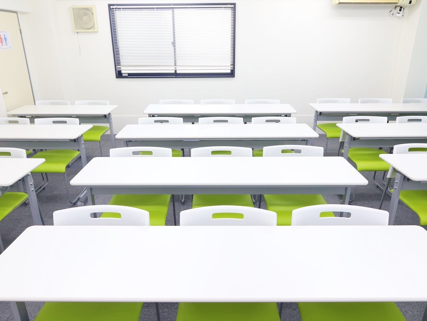  8/10エアコン新調♪《RIVERLD神田》神田駅2分/最大32名/光回線WiFi無料/静かで明るい会議室の写真5