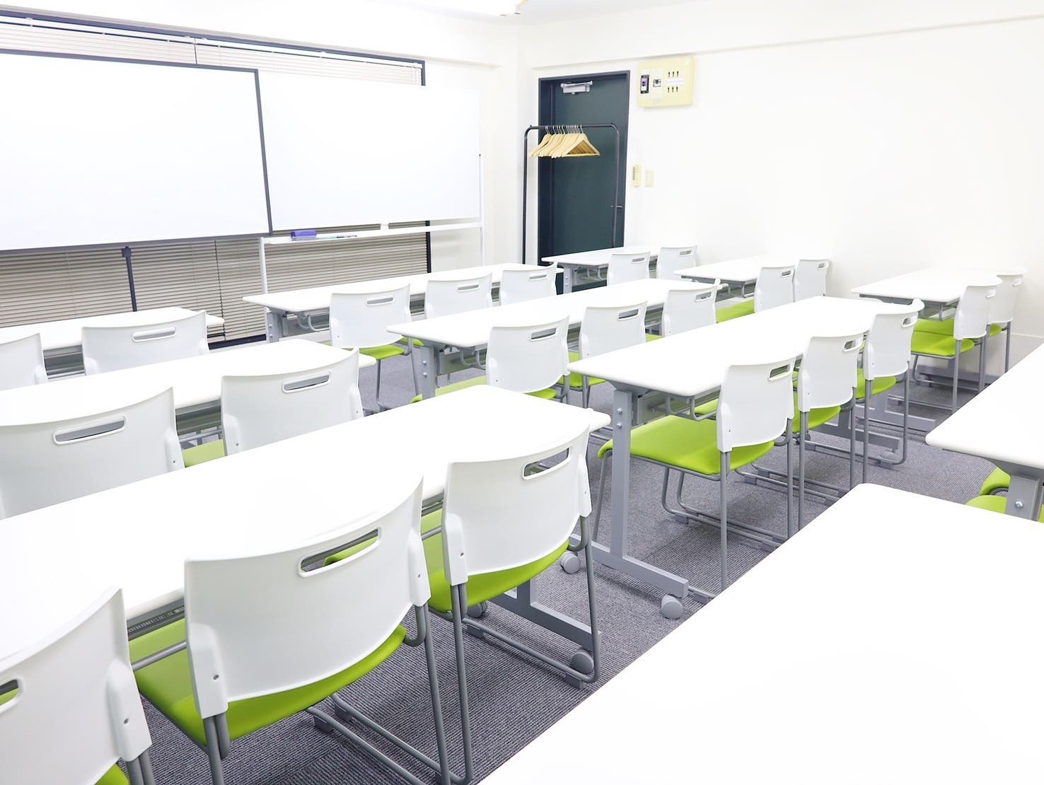  8/10エアコン新調♪《RIVERLD神田》神田駅2分/最大32名/光回線WiFi無料/静かで明るい会議室の写真6