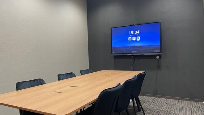 【BIZcomfort橋本】JR橋本駅から徒歩2分!6名用会議室#Wi-Fi#フリードリンク#付き。受付スタッフ滞在の写真1