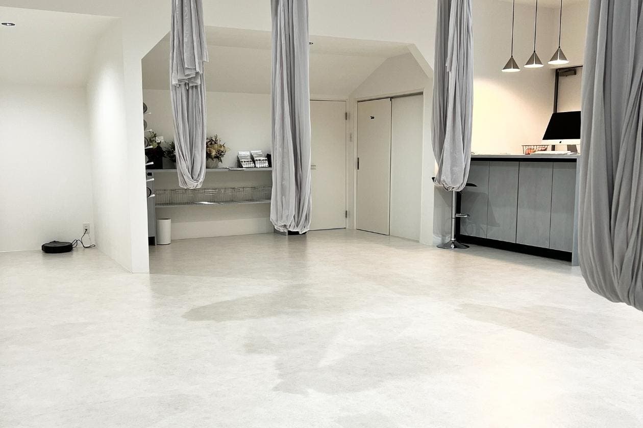 白を基調としたレンタルスペースの写真6