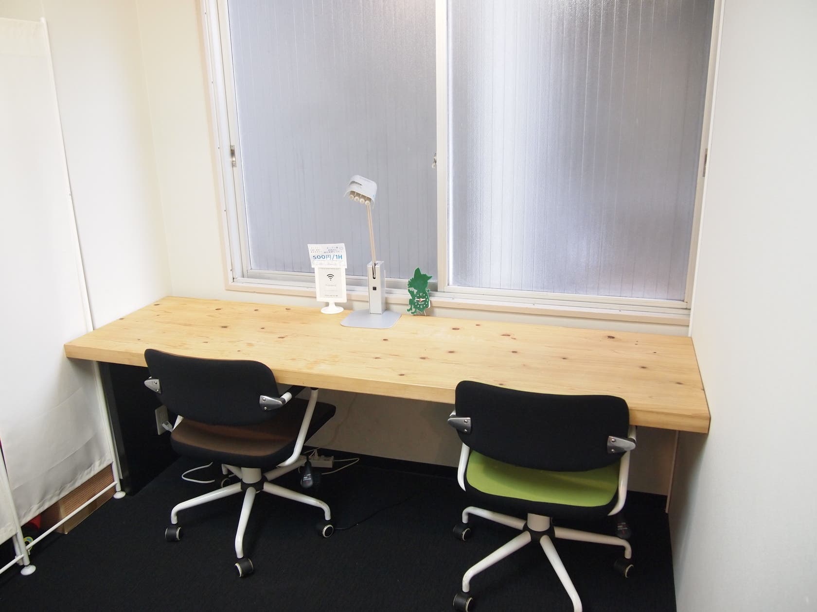 ドリンクバー付🥤個室【駅前】ゆったり広めのワークブース/大阪市北区/梅田/南森町のテレワーク/Web会議/面接/作業場所の写真4