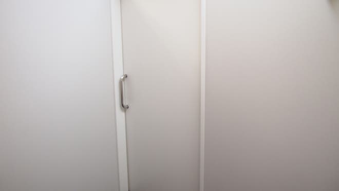 ドリンクバー付🥤個室【駅前】ゆったり広めのワークブース/大阪市北区/梅田/南森町のテレワーク/Web会議/面接/作業場所の写真5