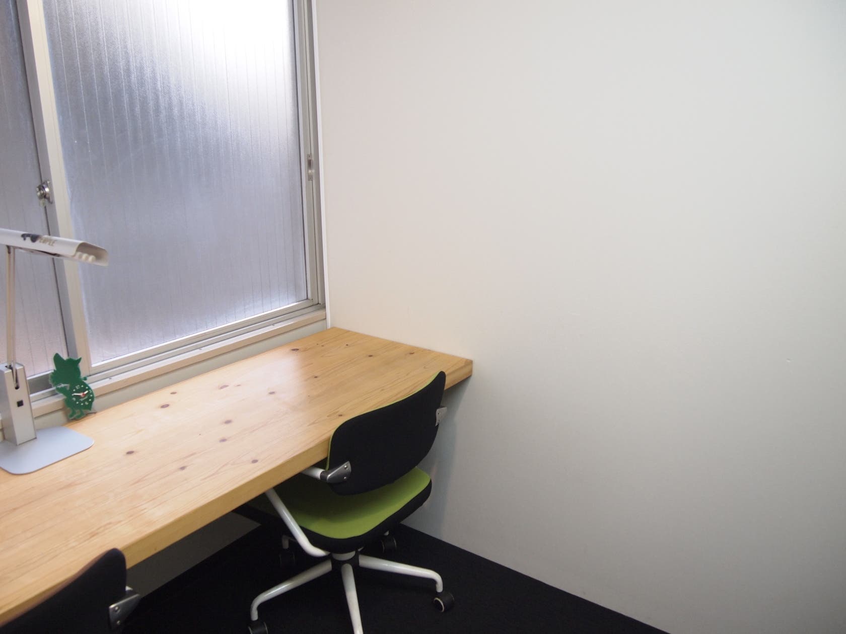 ドリンクバー付🥤個室【駅前】ゆったり広めのワークブース/大阪市北区/梅田/南森町のテレワーク/Web会議/面接/作業場所の写真6