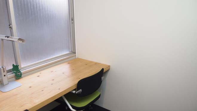 ドリンクバー付🥤個室【駅前】ゆったり広めのワークブース/大阪市北区/梅田/南森町のテレワーク/Web会議/面接/作業場所の写真6