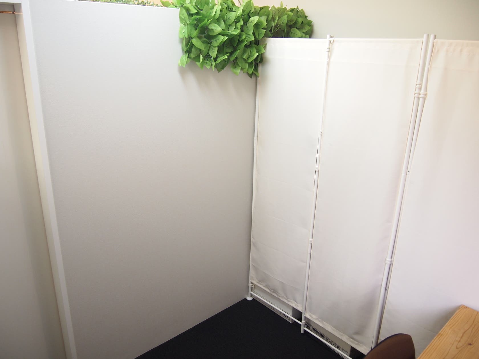 ドリンクバー付🥤個室【駅前】ゆったり広めのワークブース/大阪市北区/梅田/南森町のテレワーク/Web会議/面接/作業場所の写真7