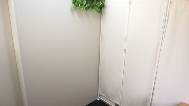 ドリンクバー付🥤個室【駅前】ゆったり広めのワークブース/大阪市北区/梅田/南森町のテレワーク/Web会議/面接/作業場所の写真7