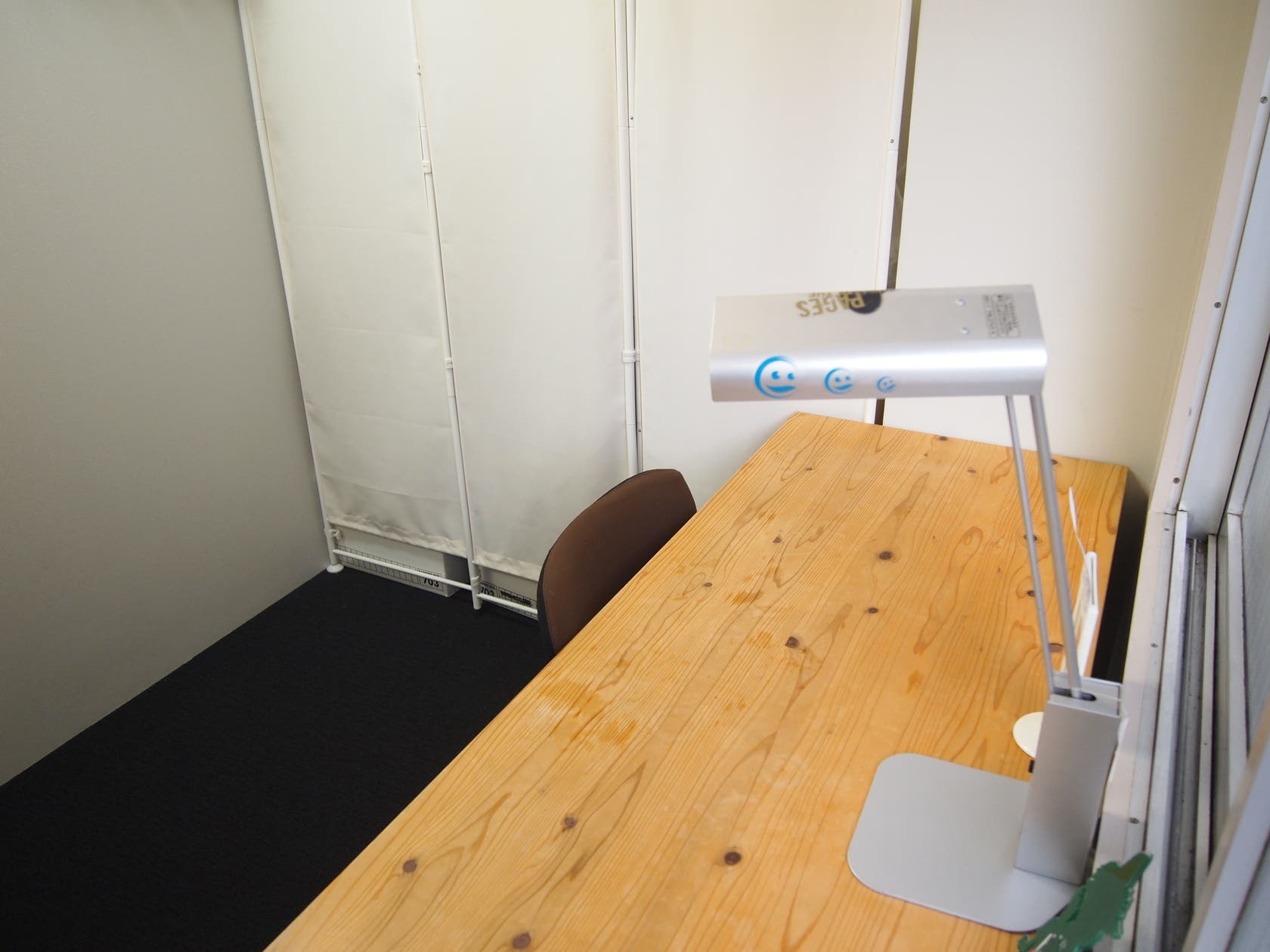 ドリンクバー付🥤個室【駅前】ゆったり広めのワークブース/大阪市北区/梅田/南森町のテレワーク/Web会議/面接/作業場所の写真8