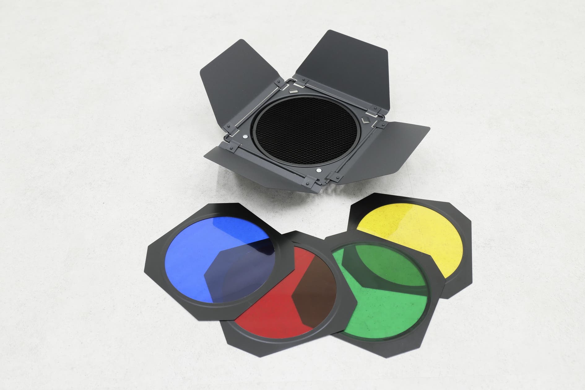 神戸元町のと〜〜〜〜っても小さな撮影スタジオ【１時間2,600円〜利用可！充実した撮影機材が無料で使える！！】の写真19