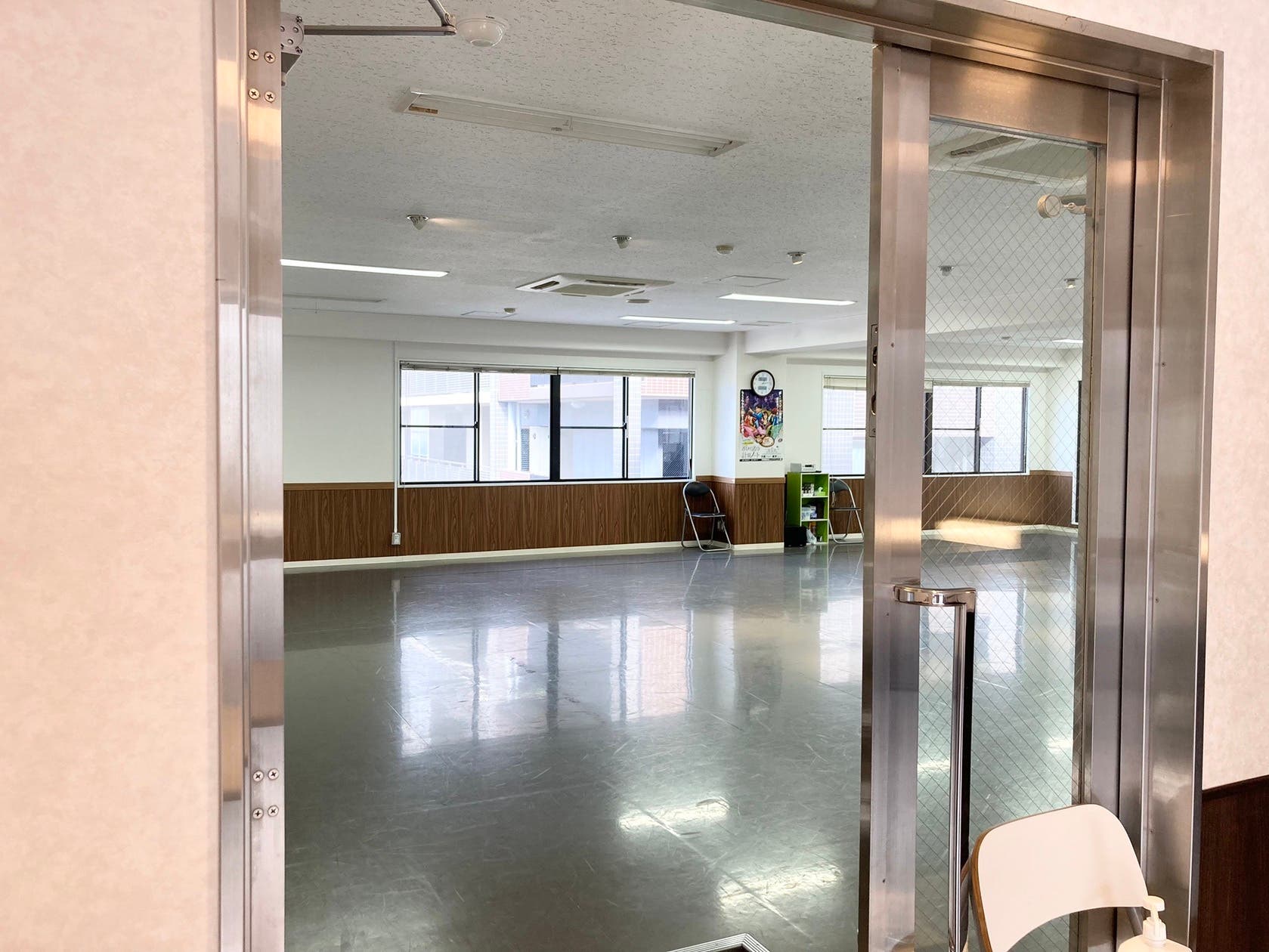 【YTJ西宮 3Fスタジオ】西宮北口駅から徒歩５分・鏡張りのダンスやレッスンに最適なスタジオですの写真2