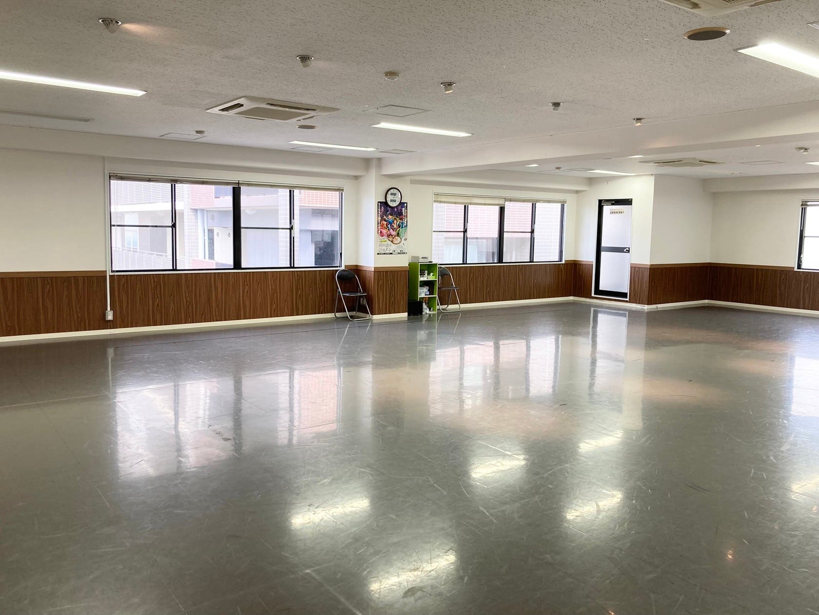 【YTJ西宮 3Fスタジオ】西宮北口駅から徒歩５分・鏡張りのダンスやレッスンに最適なスタジオですの写真4