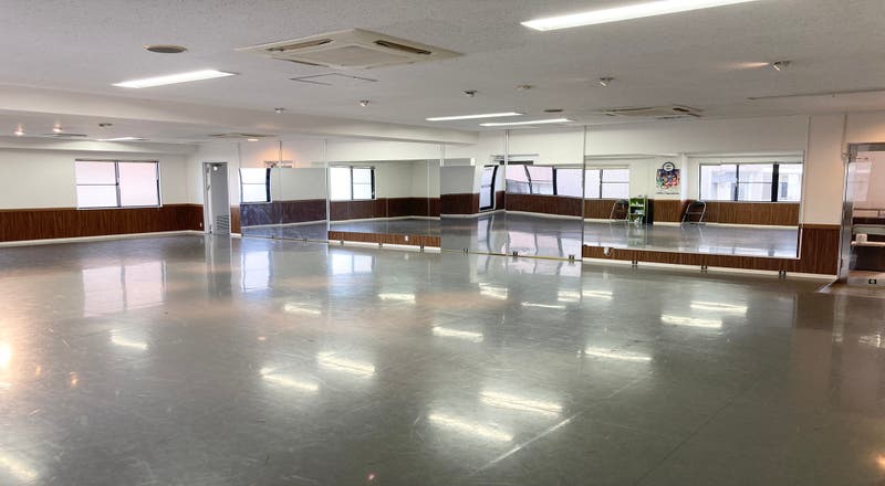 【YTJ西宮 3Fスタジオ】西宮北口駅から徒歩５分・鏡張りのダンスやレッスンに最適なスタジオです