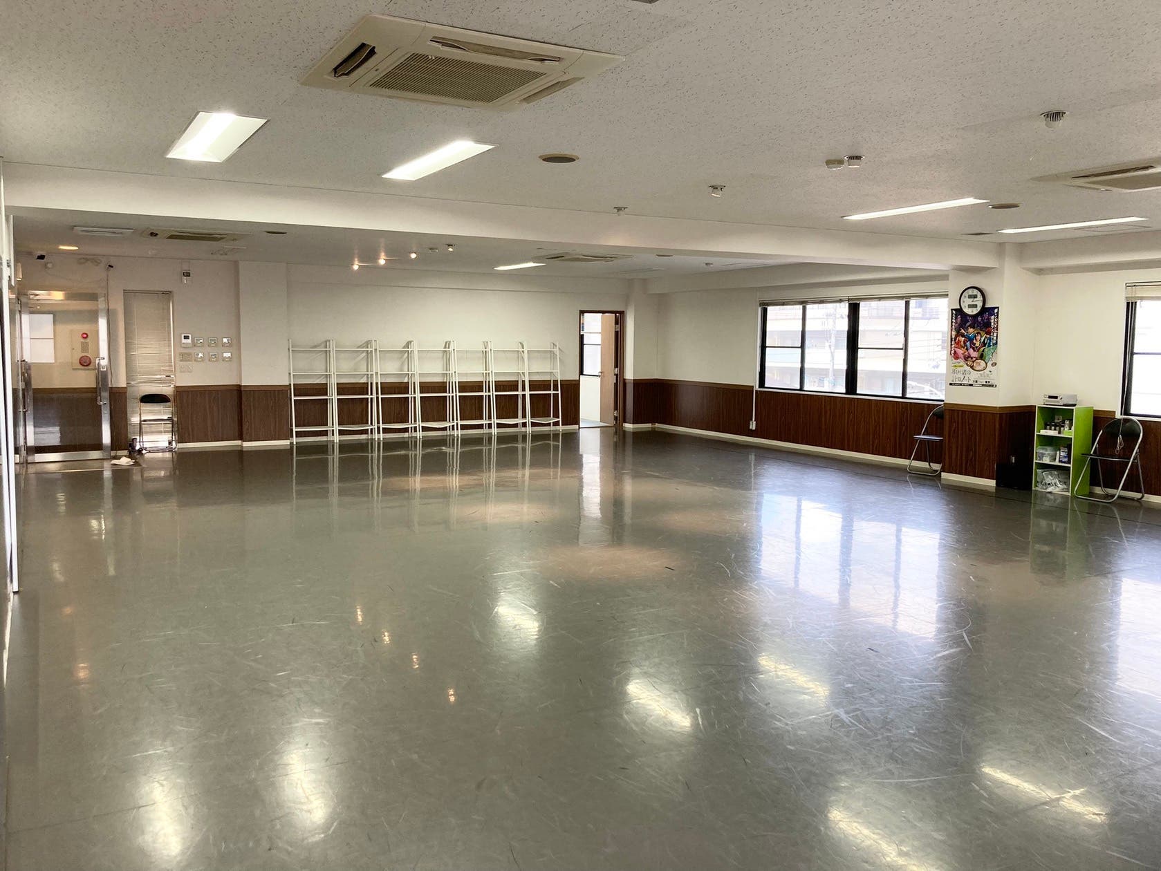 【YTJ西宮 3Fスタジオ】西宮北口駅から徒歩５分・鏡張りのダンスやレッスンに最適なスタジオですの写真6
