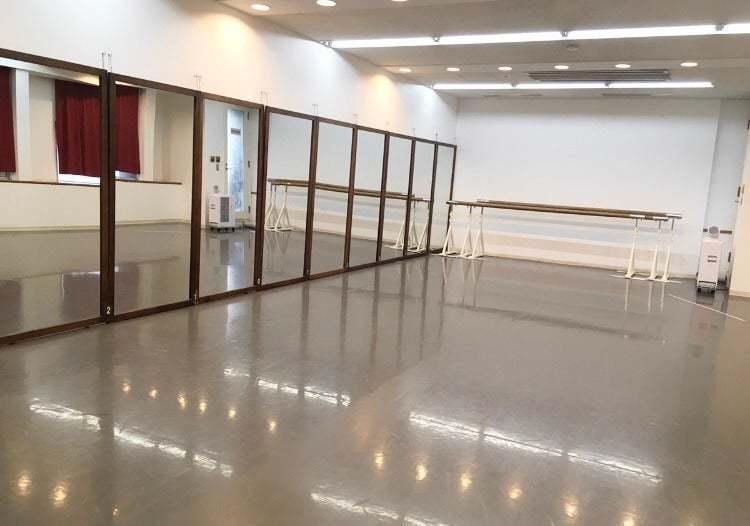 【YTJ茨木スタジオ ３Fスタジオ】阪急「茨木市」駅から徒歩5分・鏡張りのダンスやレッスンに最適なスタジオですの写真1