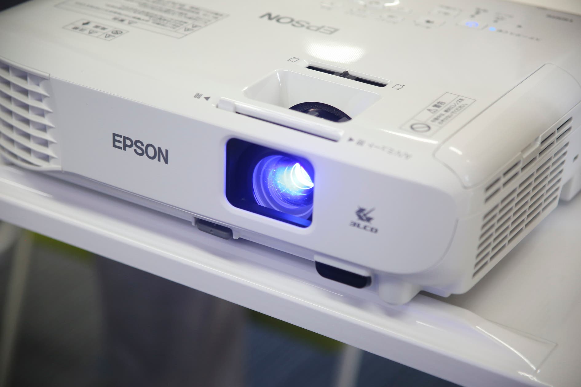 【博多駅徒歩3分】定員6名+予備椅子有！プロジェクター含む備品・高速Wi-Fi無料！301会議室の写真8