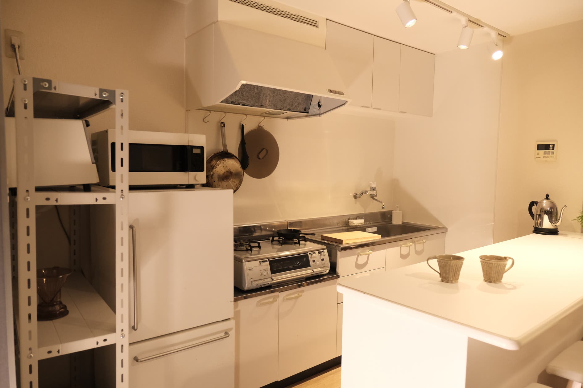 【広々100平米・屋上付】５LDKのデザイナーズ空間｜キッチン・ロケ撮影｜ArtSpaceMONNAKAの写真13