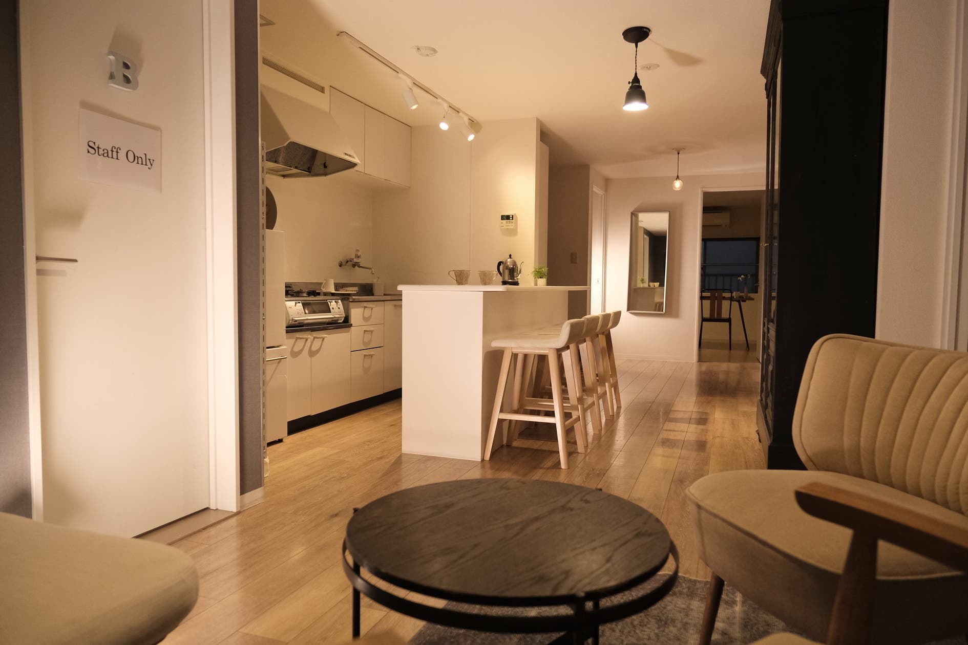 【広々100平米・屋上付】５LDKのデザイナーズ空間｜キッチン・ロケ撮影｜ArtSpaceMONNAKAの写真15