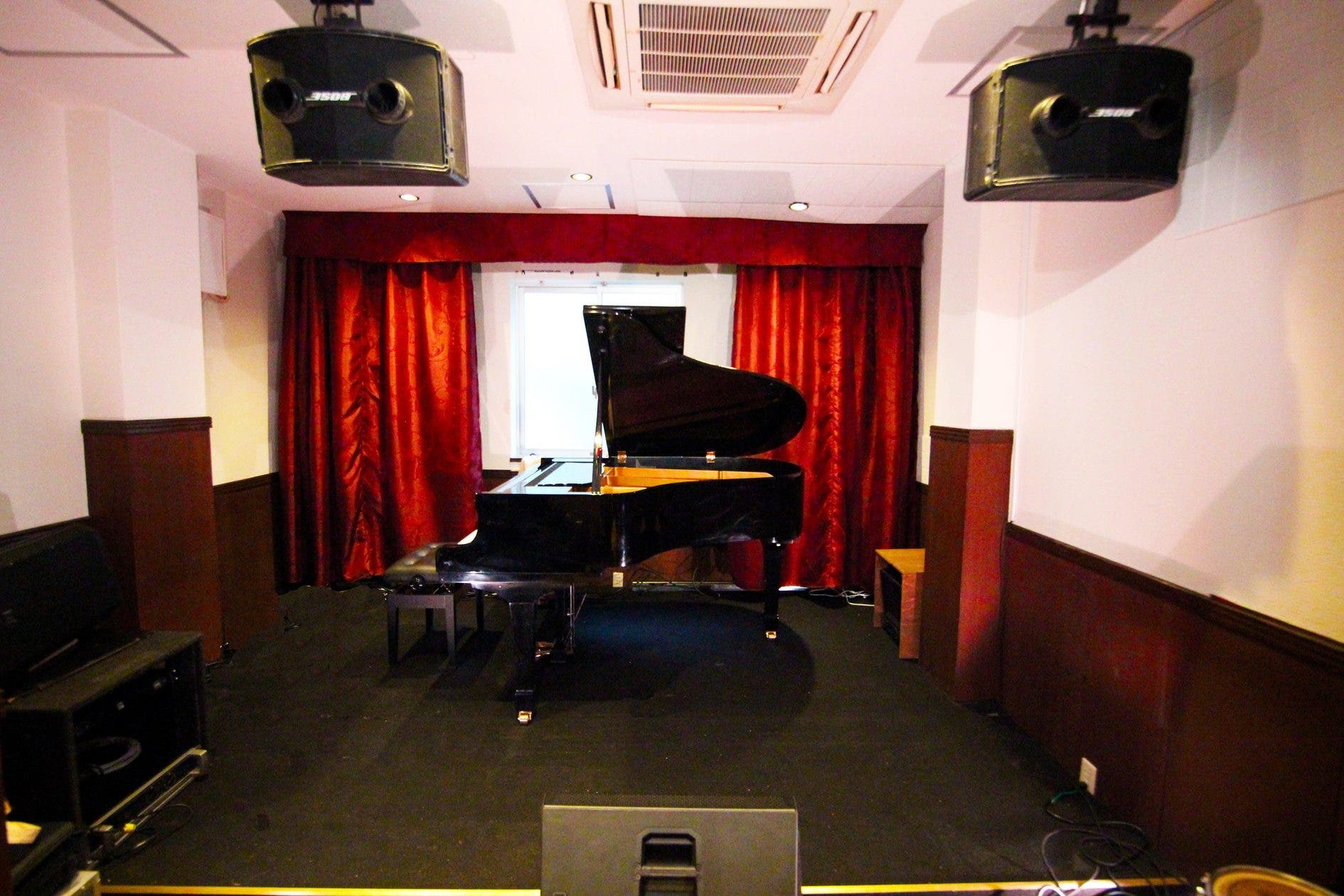配信設備完備の生演奏可能なジャズライブハウスの写真7