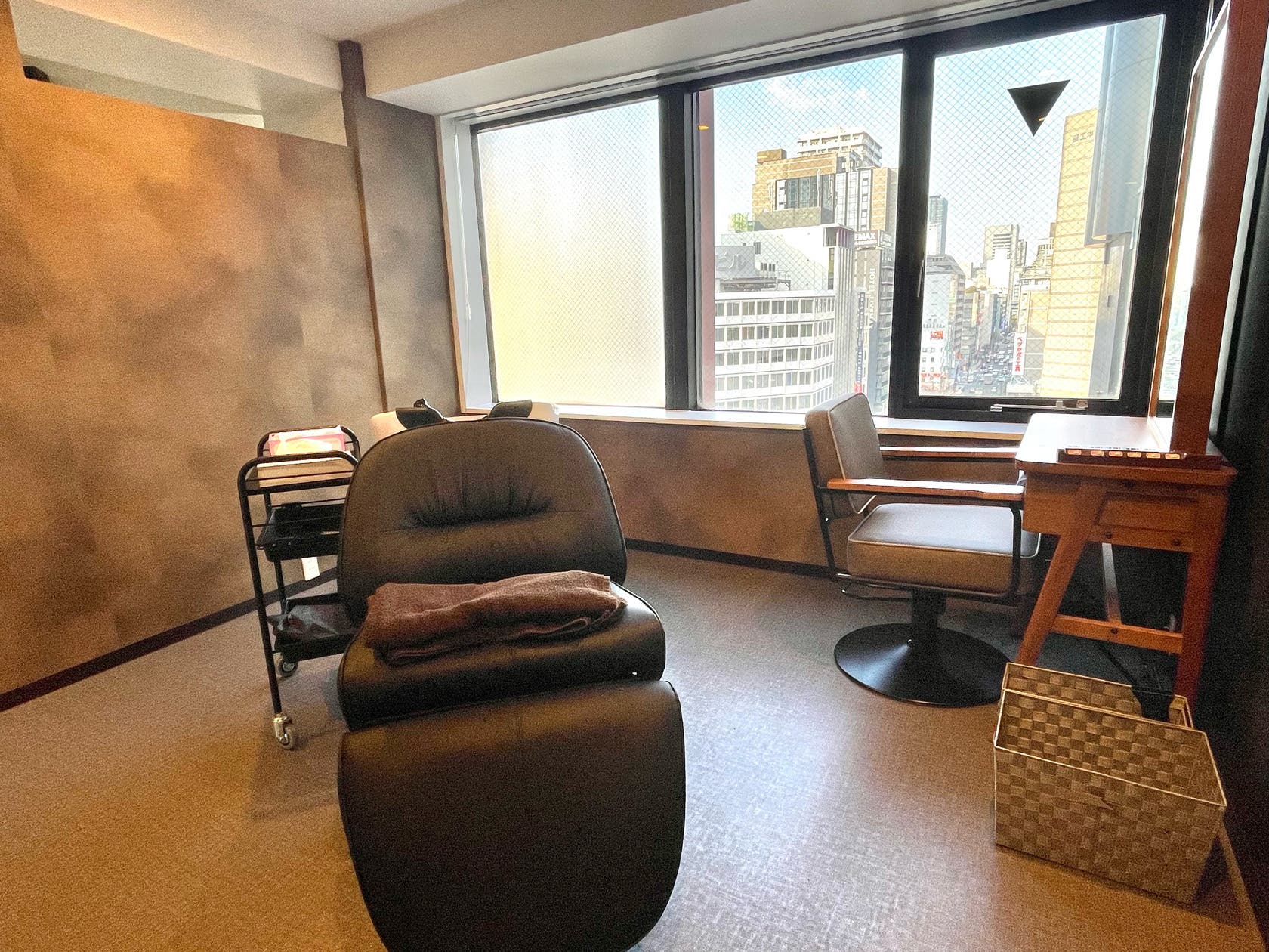 希少な【シャンプー台】付きの高級感溢れる美容レンタルサロン☆カット、カラー、スパ、シャンプーの練習などに。の写真2