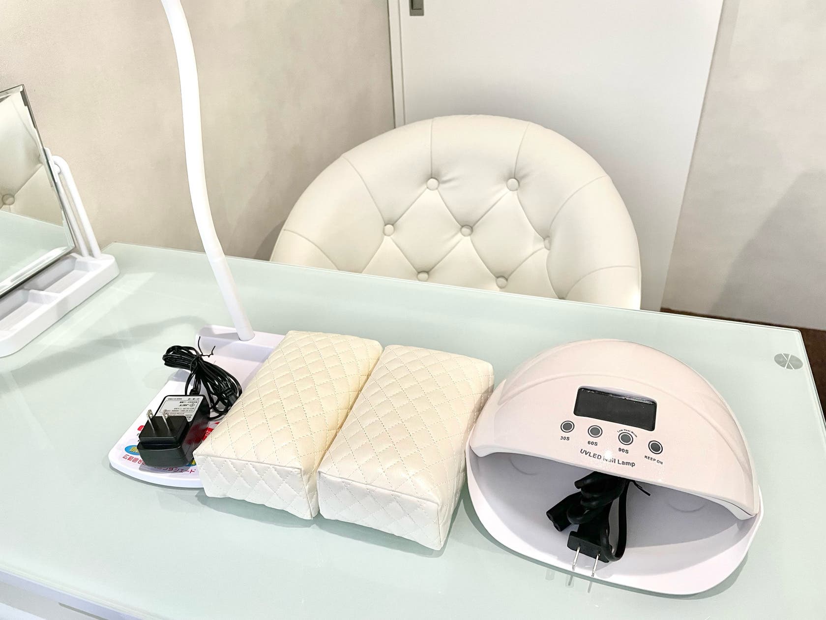 心斎橋近く！ネイル,カウンセリング,勉強,占いなどに適した【完全個室】です！の写真4