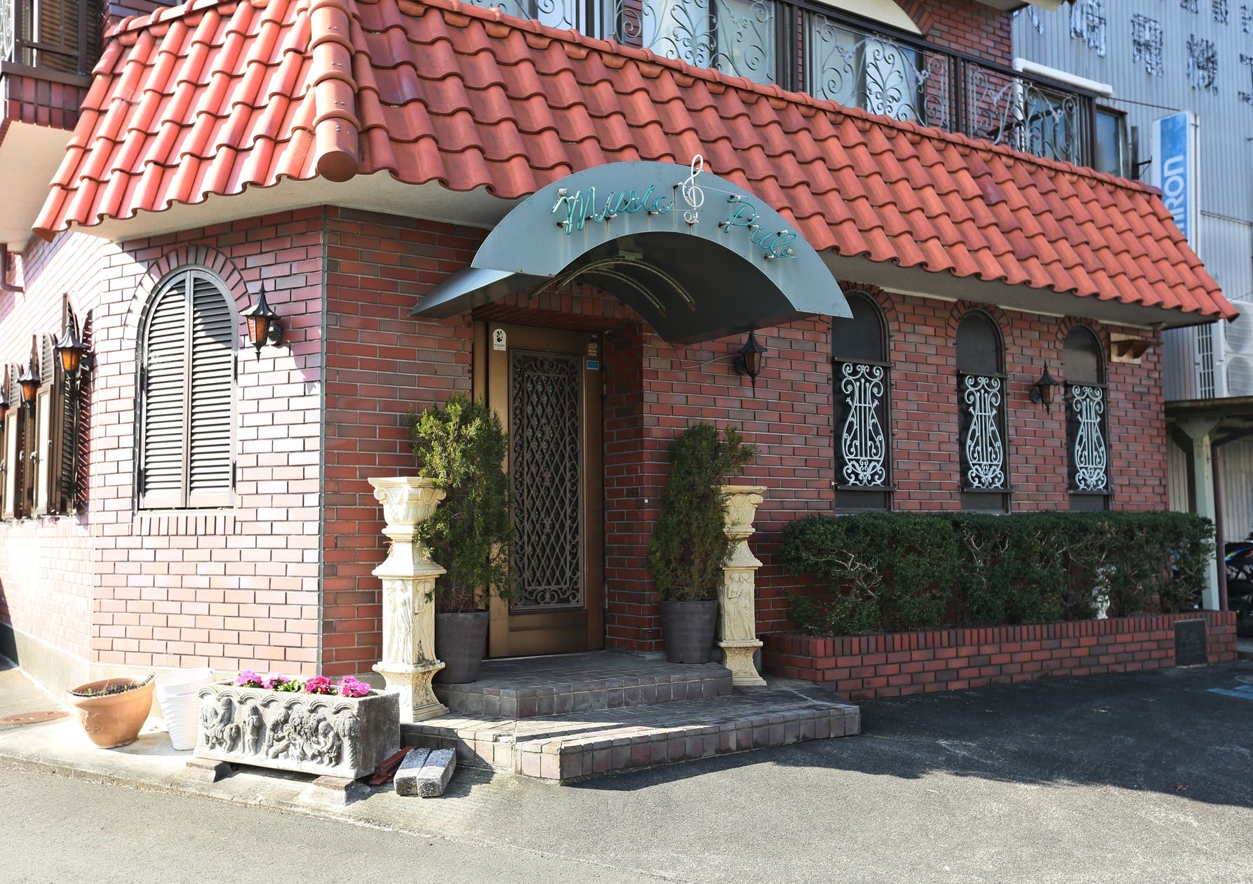 一階路面店、元スナック　静岡市清水区　大型スピーカー　カラオケ　照明の写真18