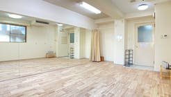 🎉祝OPEN🎉【岡山駅徒歩8分】ダンスができるレンタルスタジオ|幅4.5mの大型鏡|自然光で明るい|ダンス等に最適なスペースの写真2