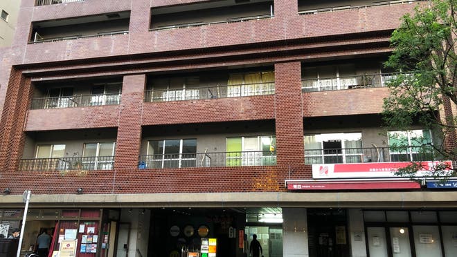 新宿駅から7分、西武新宿駅から30秒の整体院!の写真4