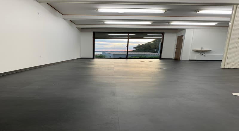 オーシャンビュー絶景！無料駐車場有！広々41.5㎡ ・撮影・控室・会議・ヨガ・ヘアメイク・女子会など様々な用途でお使い頂けます