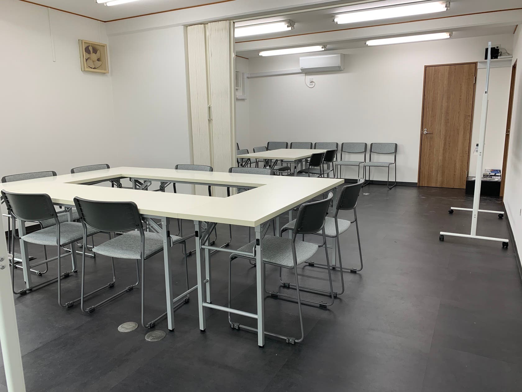 オーシャンビュー絶景！無料駐車場有！広々41.5㎡ ・撮影・控室・会議・ヨガ・ヘアメイク・女子会など様々な用途でお使い頂けますの写真5