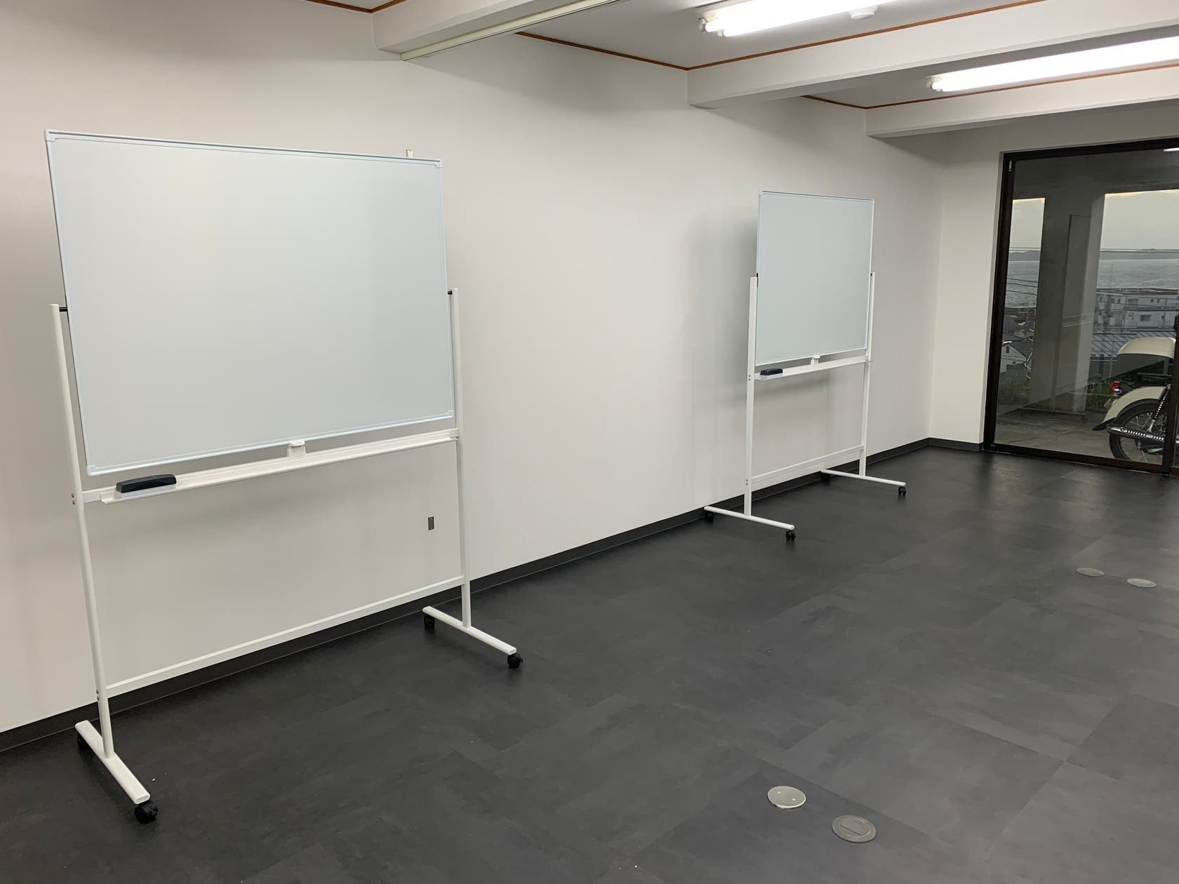 オーシャンビュー絶景！無料駐車場有！広々41.5㎡ ・撮影・控室・会議・ヨガ・ヘアメイク・女子会など様々な用途でお使い頂けますの写真8