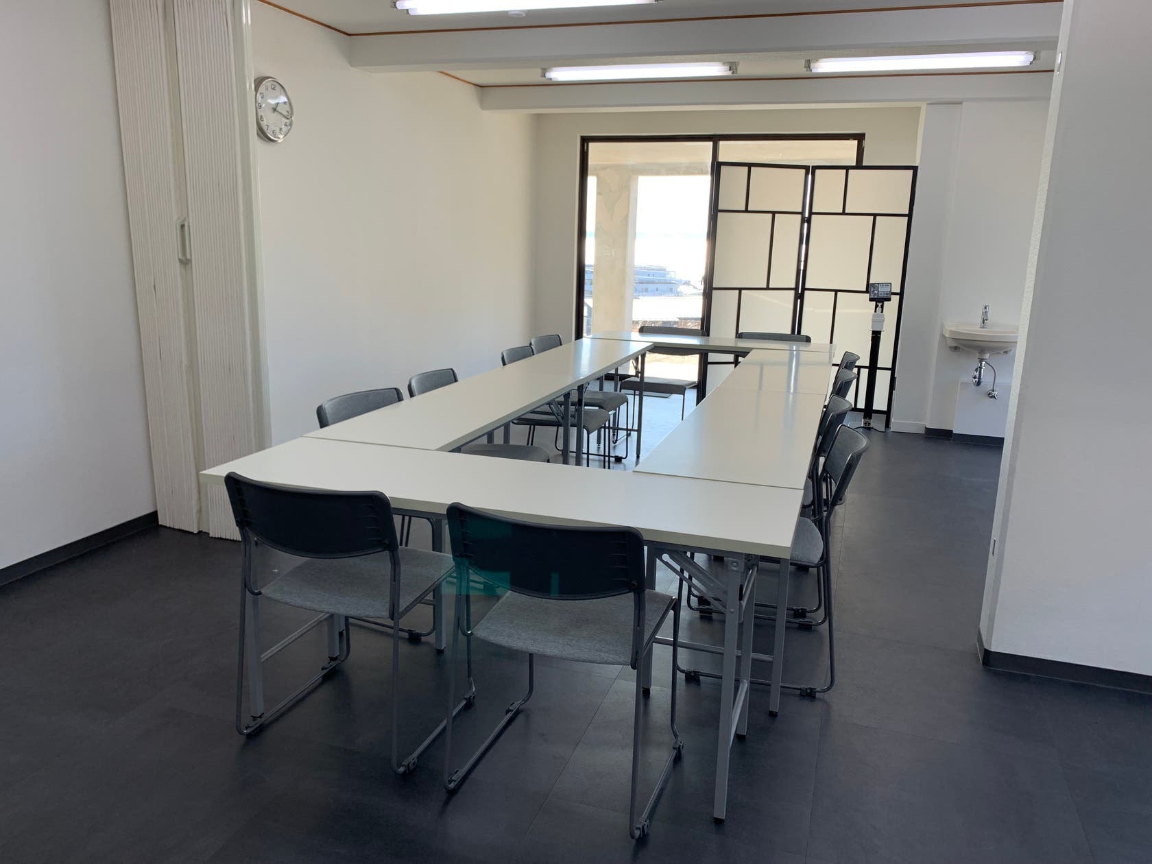 オーシャンビュー絶景！無料駐車場有！広々41.5㎡ ・撮影・控室・会議・ヨガ・ヘアメイク・女子会など様々な用途でお使い頂けますの写真9