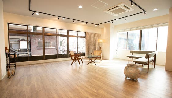 元町商店街内!!自然光がたっぷり入るモダンなスタジオ!!レンタルスペースBecoの写真1