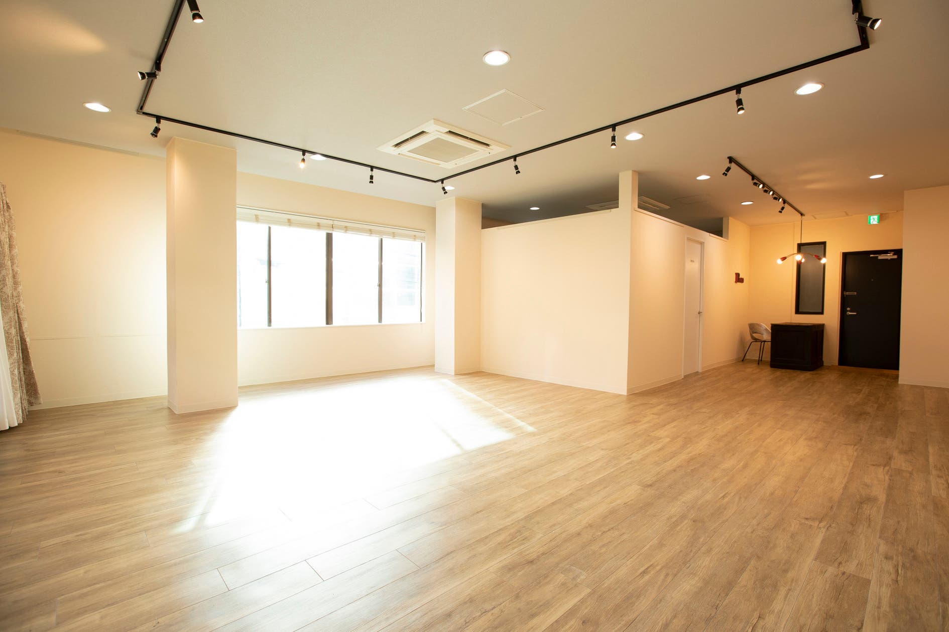 元町商店街内!!自然光がたっぷり入るモダンなスタジオ!!レンタルスペースBecoの写真5