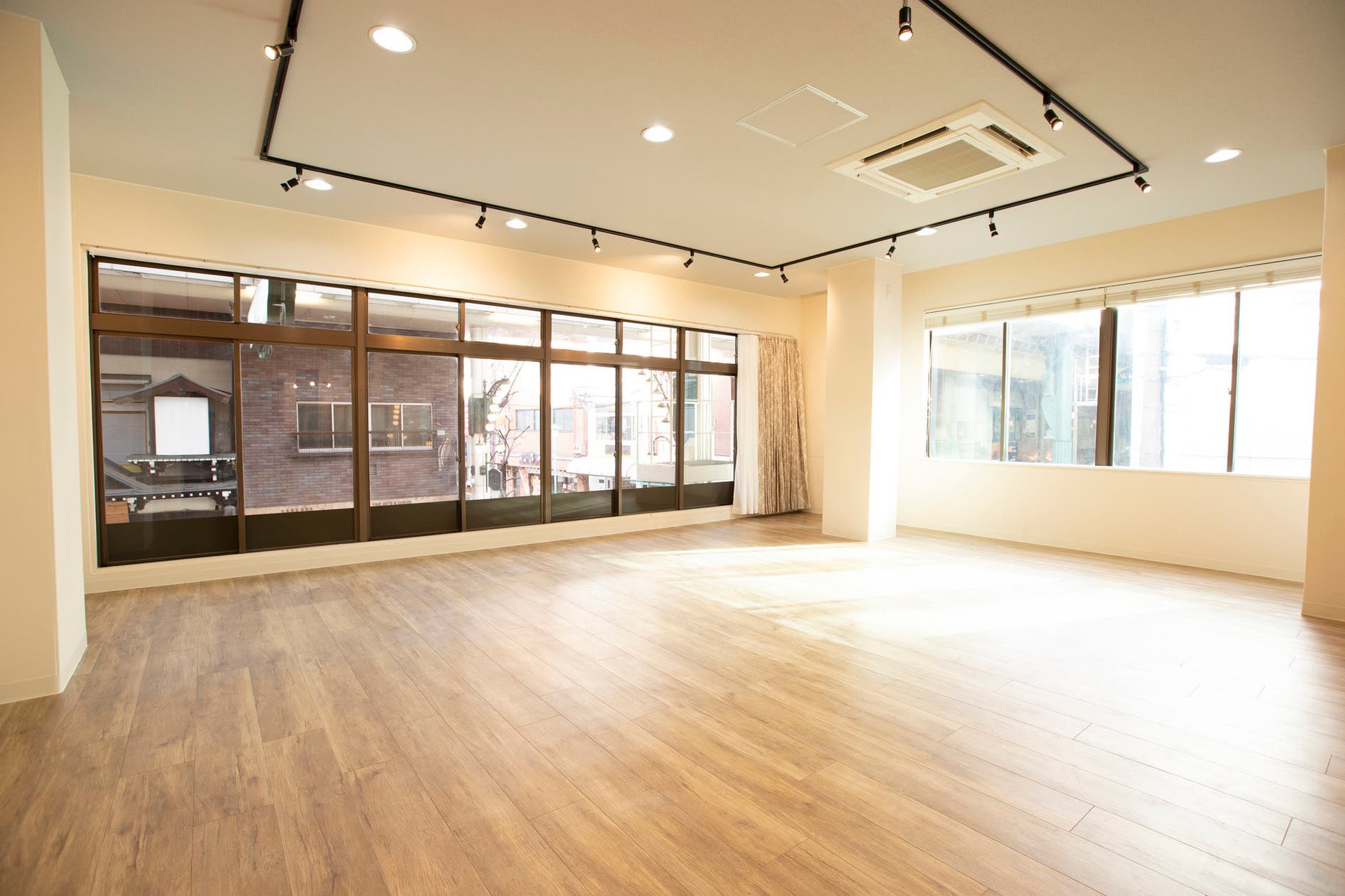 元町商店街内!!自然光がたっぷり入るモダンなスタジオ!!レンタルスペースBecoの写真6