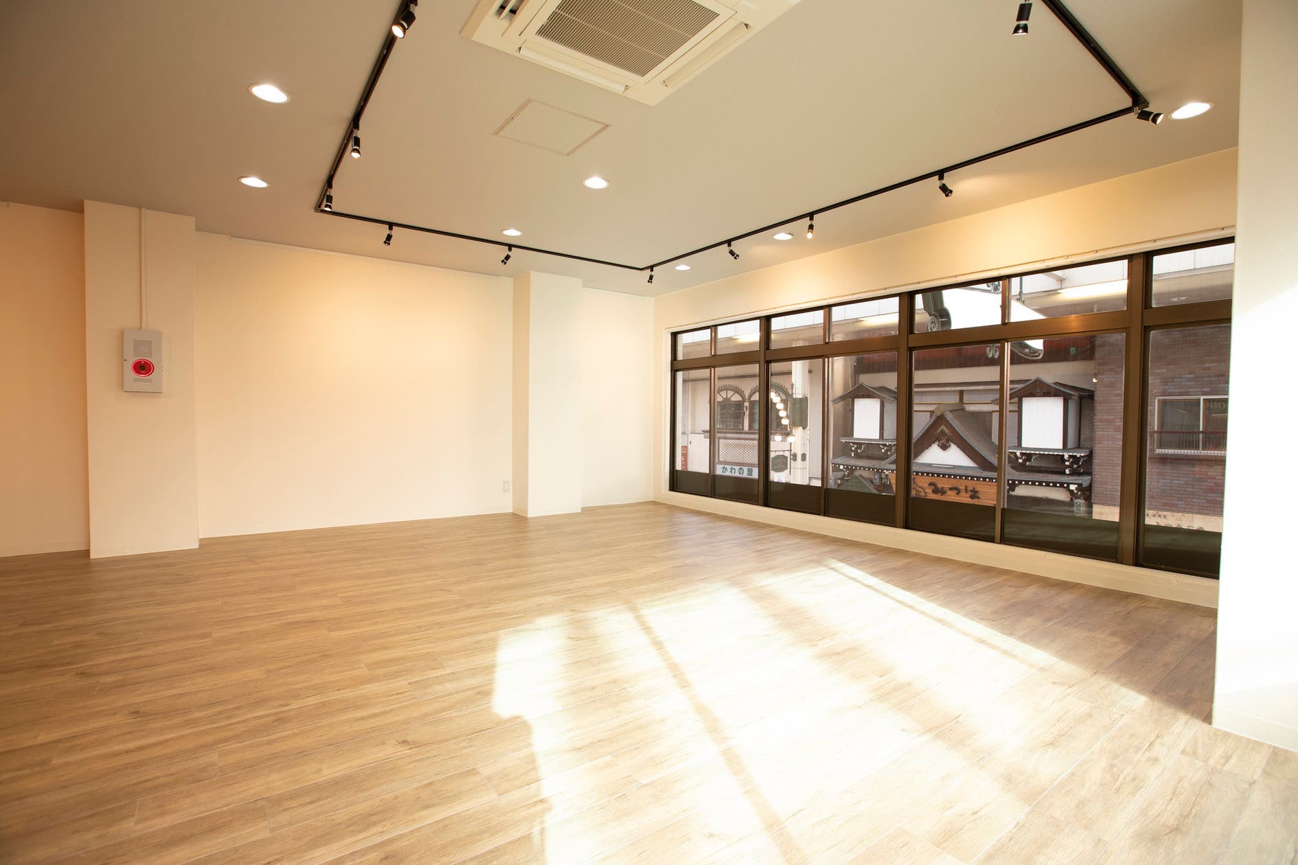 元町商店街内!!自然光がたっぷり入るモダンなスタジオ!!レンタルスペースBecoの写真7