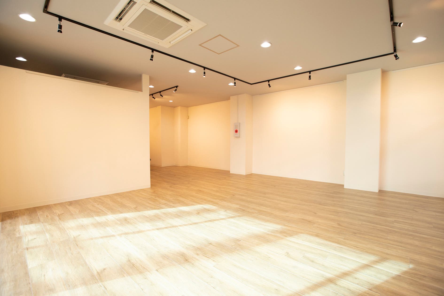 元町商店街内!!自然光がたっぷり入るモダンなスタジオ!!レンタルスペースBecoの写真8