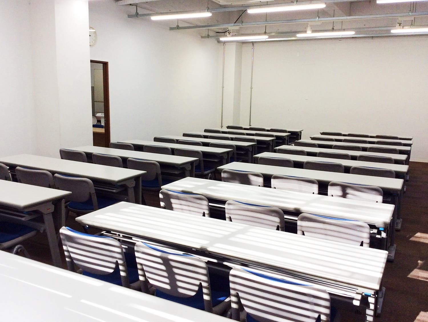 〈オアシス会議室A〉最大40名収容！WiFi無料！の写真6