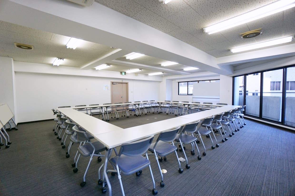 名古屋会議室 ウメムラビル錦中央店 第1会議室（セルフ設営）の写真2