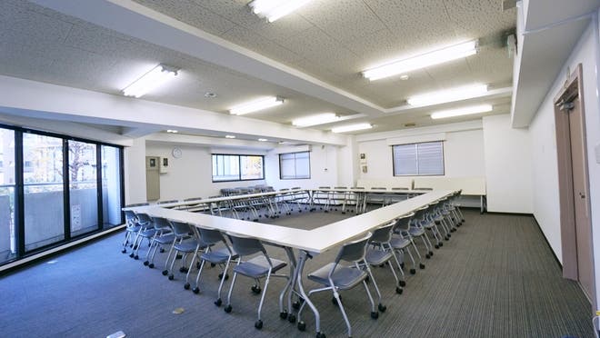 名古屋会議室 ウメムラビル錦中央店 第1会議室(セルフ設営)の写真1