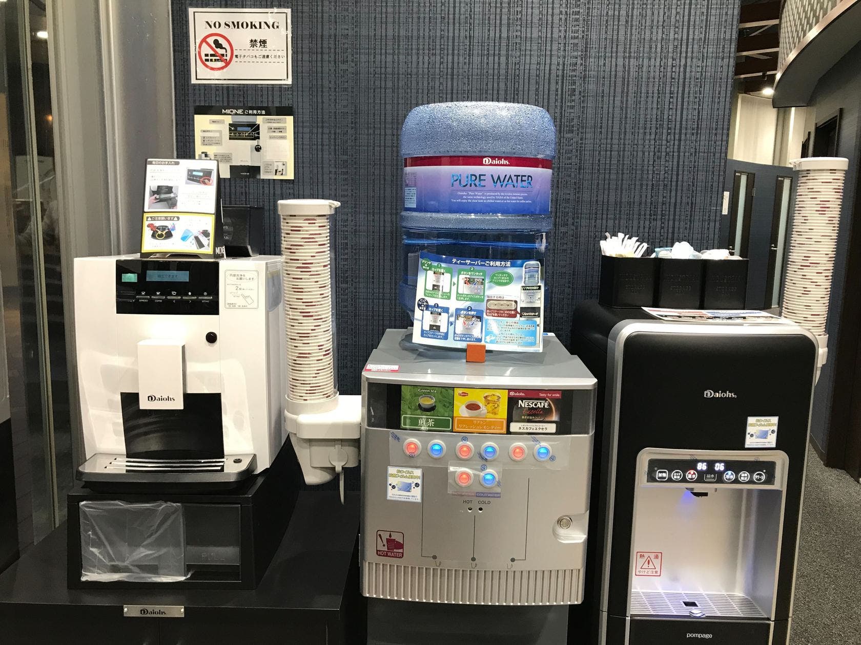 ★今すぐ予約★新橋駅直結の会議室【ROOM_A】最大8名完全個室/大画面モニター完備☆商談や会議★高速Wi-Fi/フリードリンクの写真7